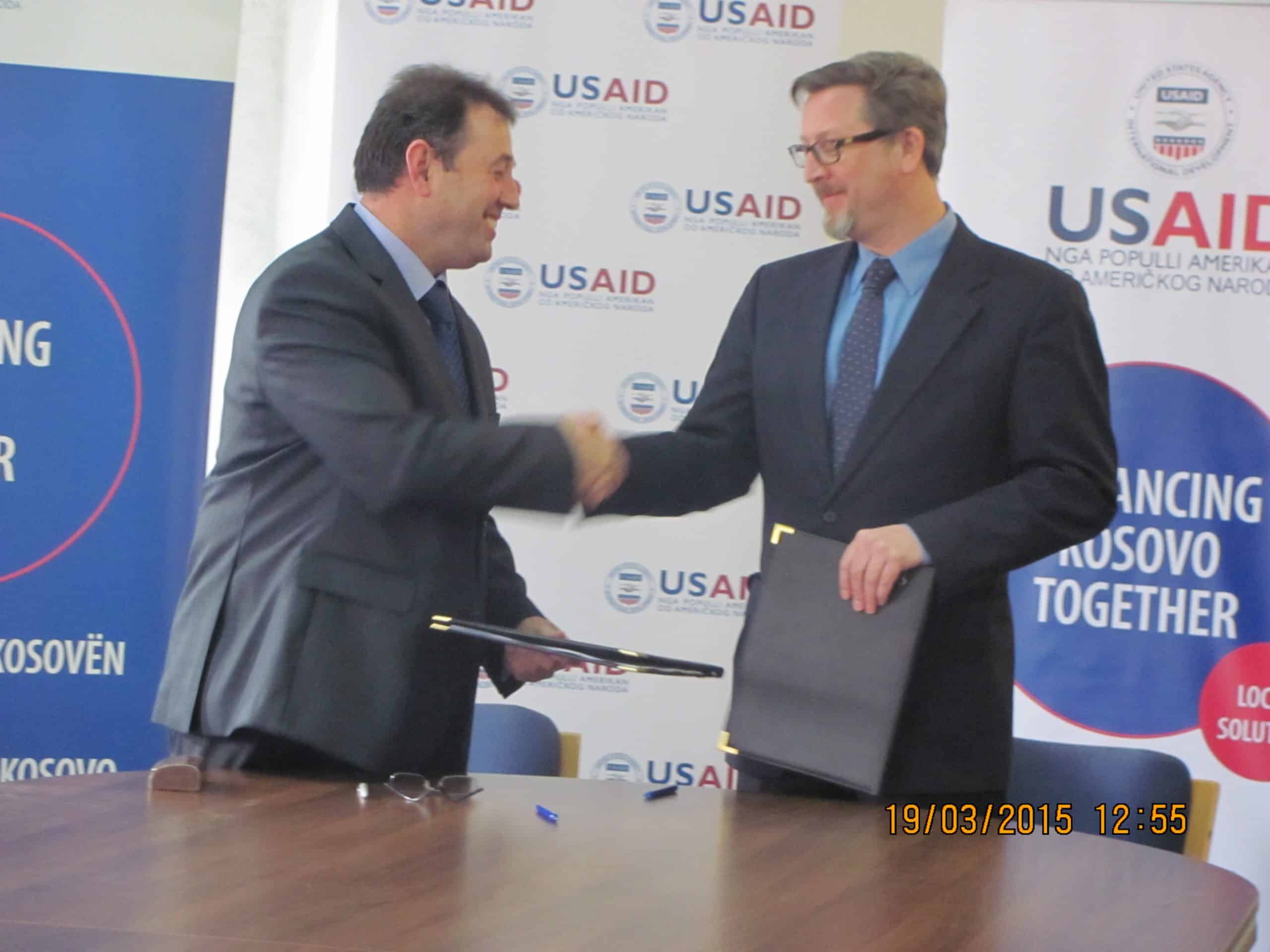 Potpisivanje memorandum o saradnji izmedju USAID-a i opštine Parteš ...